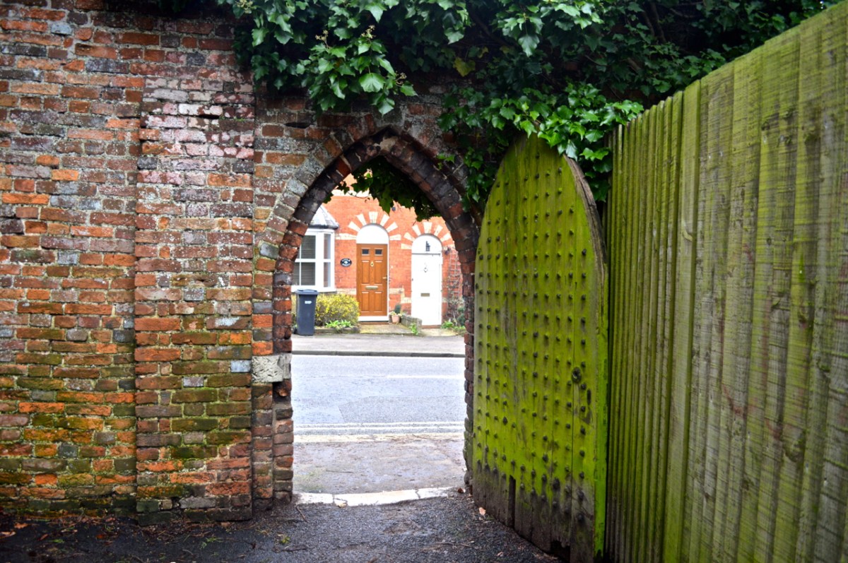 The Cobbled Wall: a eulogy for a ghost house – Kate Shrewsday